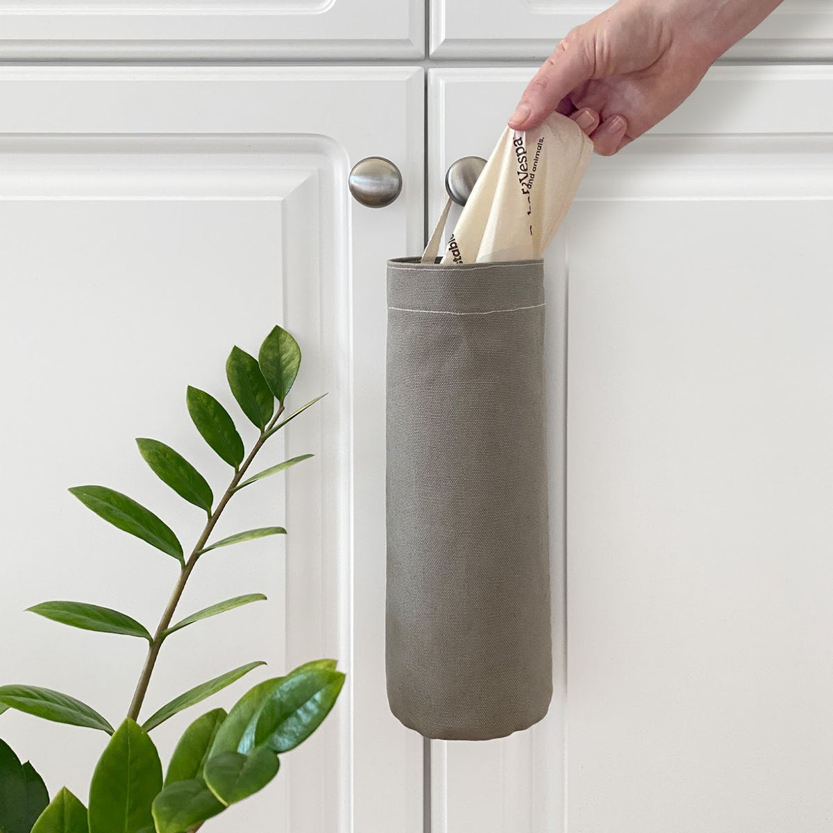 BOBA&VESPA | Cat Litter Bag Holder – THE COLLECTIVE